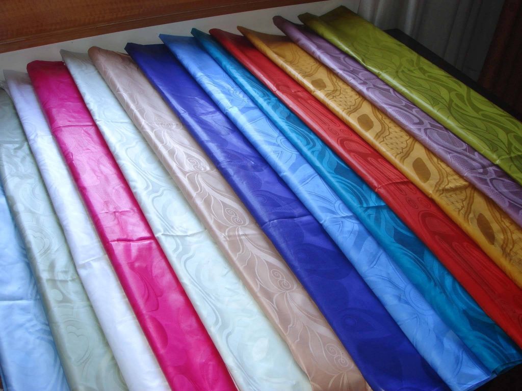 Le Bazin un tissu des grandes occasions - Guinee People